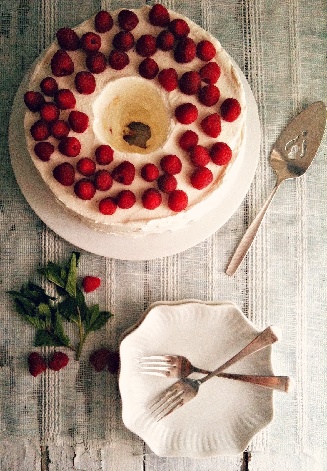 sweetsugarbean: Ready: Raspberry & Cream Filled Angel Food Cake