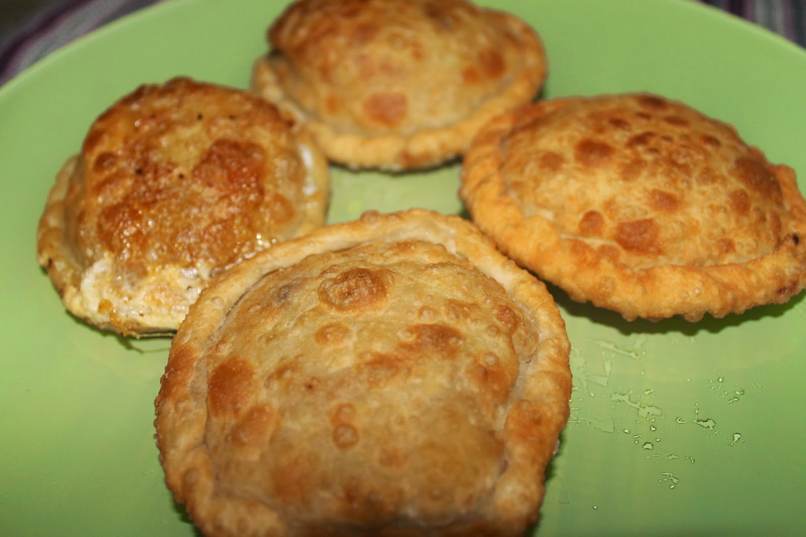 My Kitchen Treasure: Irachi Pathiri aka Chicken Masala Stuffed Pooris