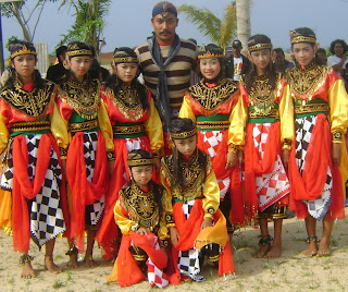 tari tarian: Sejarah Tari Turonggo Yakso