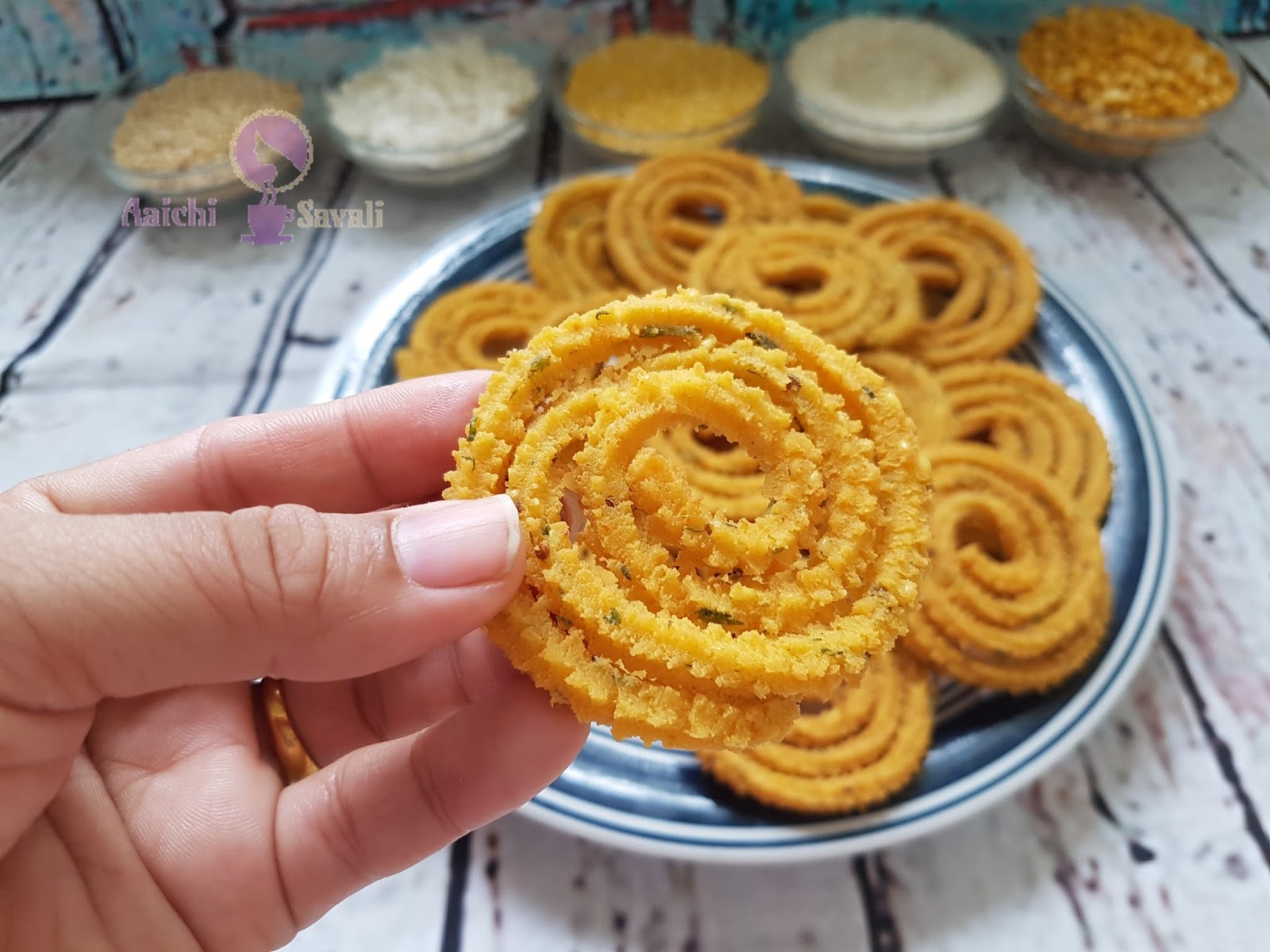 Diwali special recipe: Bhajnichi Chakli / भाजणीची चकली - Aaichi Savali