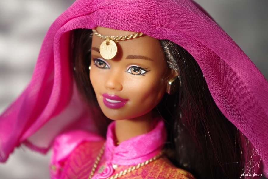 Plastic Dreams Dolls :: Barbie et miniatures: Moroccan Barbie Doll