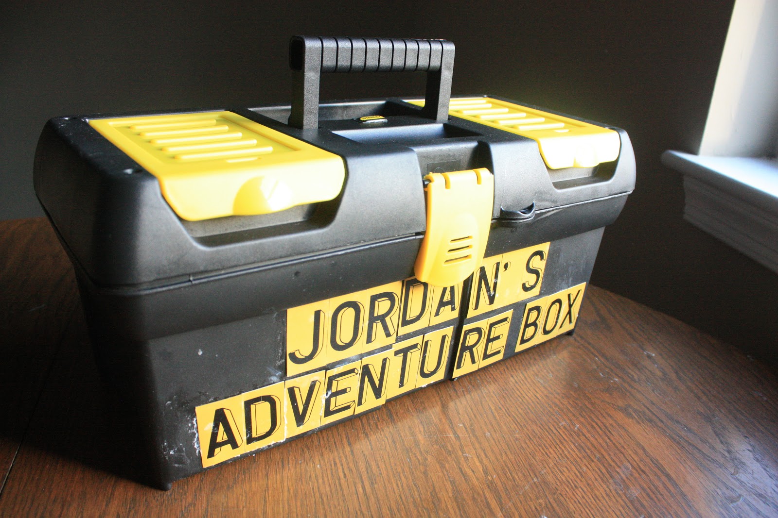 Adventure Box: Gift Idea | Holding the World in a Paper Cup