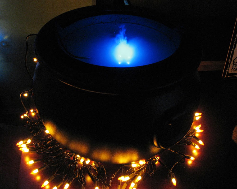 The Odd Raven: How to Create a Smokey Cauldron