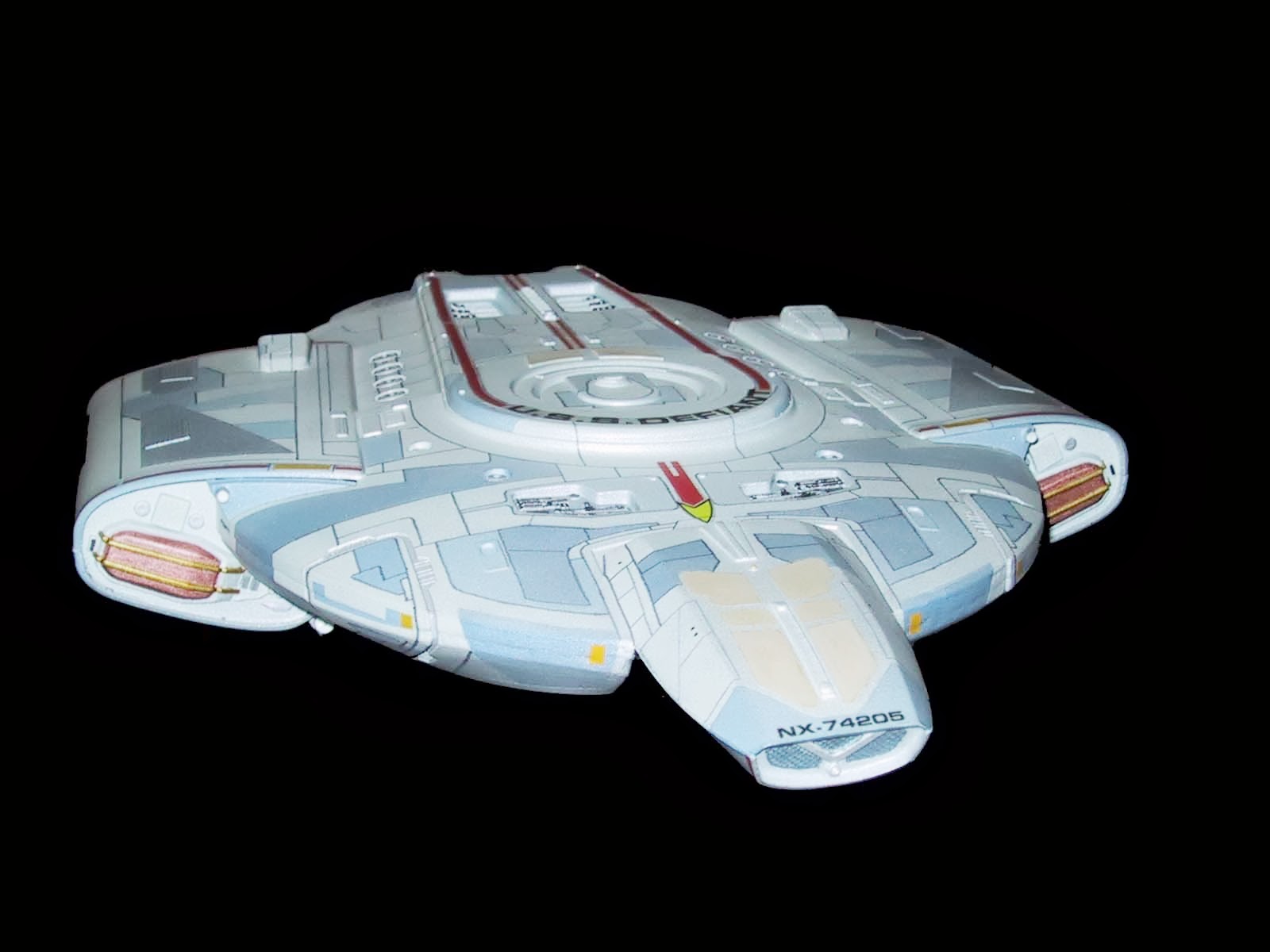 Spacedock 2001: 1/420 U.S.S. Defiant NX-74205
