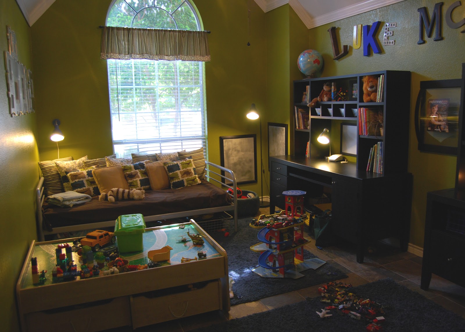 Momfessionals: My Boys Rooms