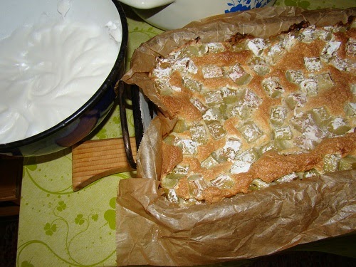 Cristina's world: Prajitura dukanita cu rabarbar si bezea