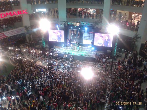 Photos: Siwon and Donghae (SiHae) in Manila at the Trinoma Bench Event ...