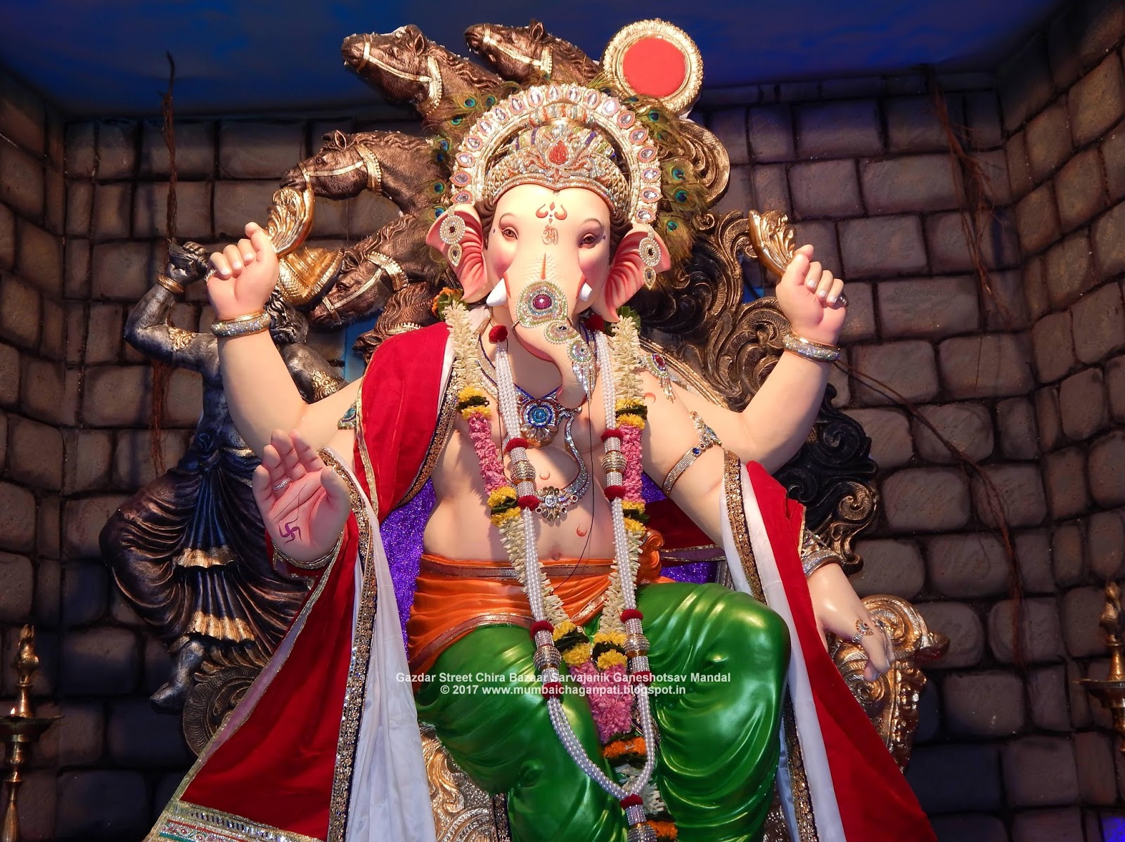 Mumbai Cha Ganpati: Gazdar Street Chira Bazaar Sarvajanik Ganeshotsav ...