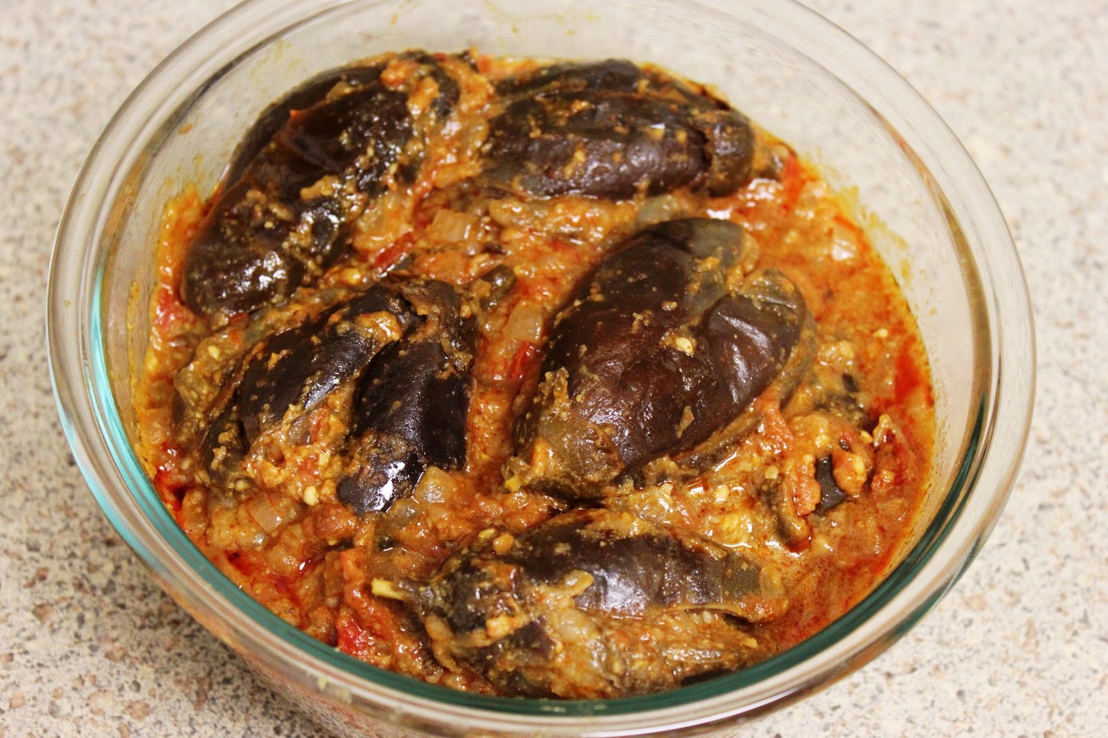 Everyday Magic!: Yengai/Stuffed Brinjal woppa Dharwad Style ;)