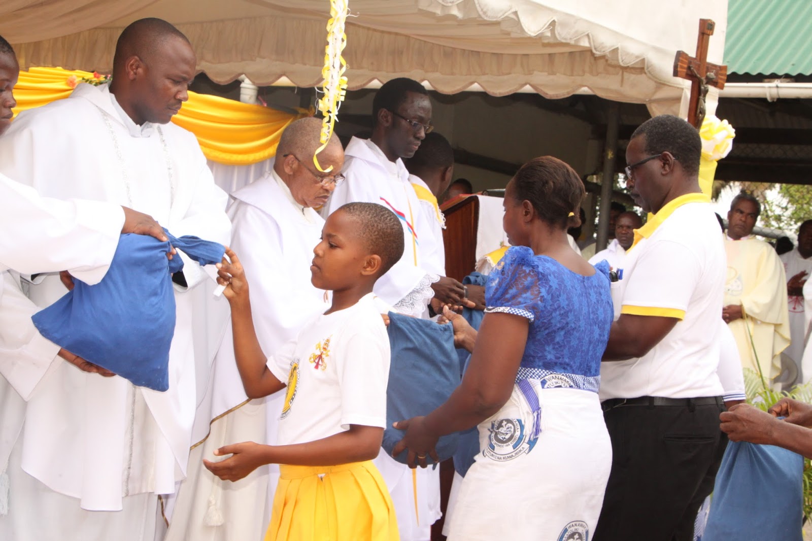 MATUKIO @ MICHUZI BLOG: WANAUME WA KATOLIKI JIMBO LA DAR ES SALAAM ...