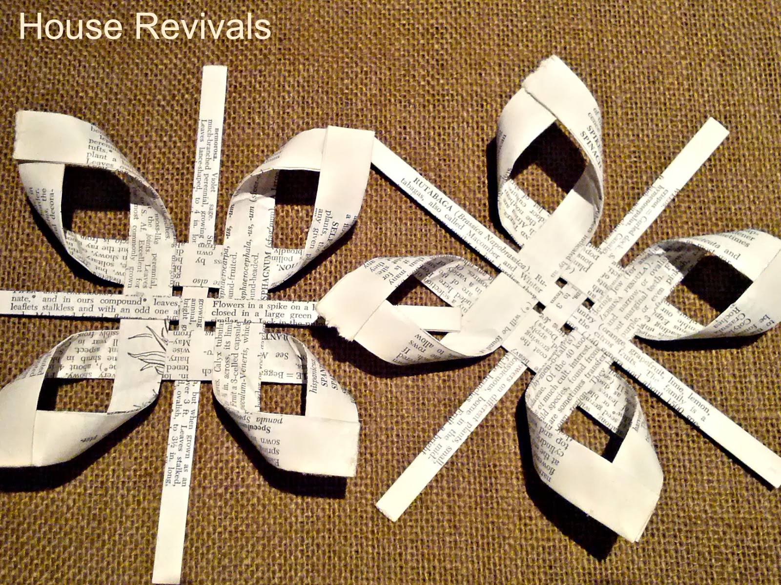 For this variation, weave the fat strips, as shown, gluing the cross ...