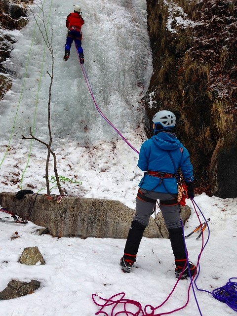 Ice Climbing in Japan: Bad Belay vs Good Belay
