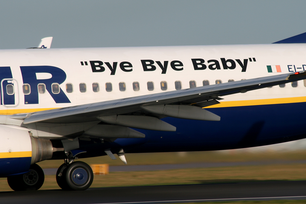 Robert Noël's Photos: Ryanair B738 (EI-DLN) "Bye bye baby" Titles at ...