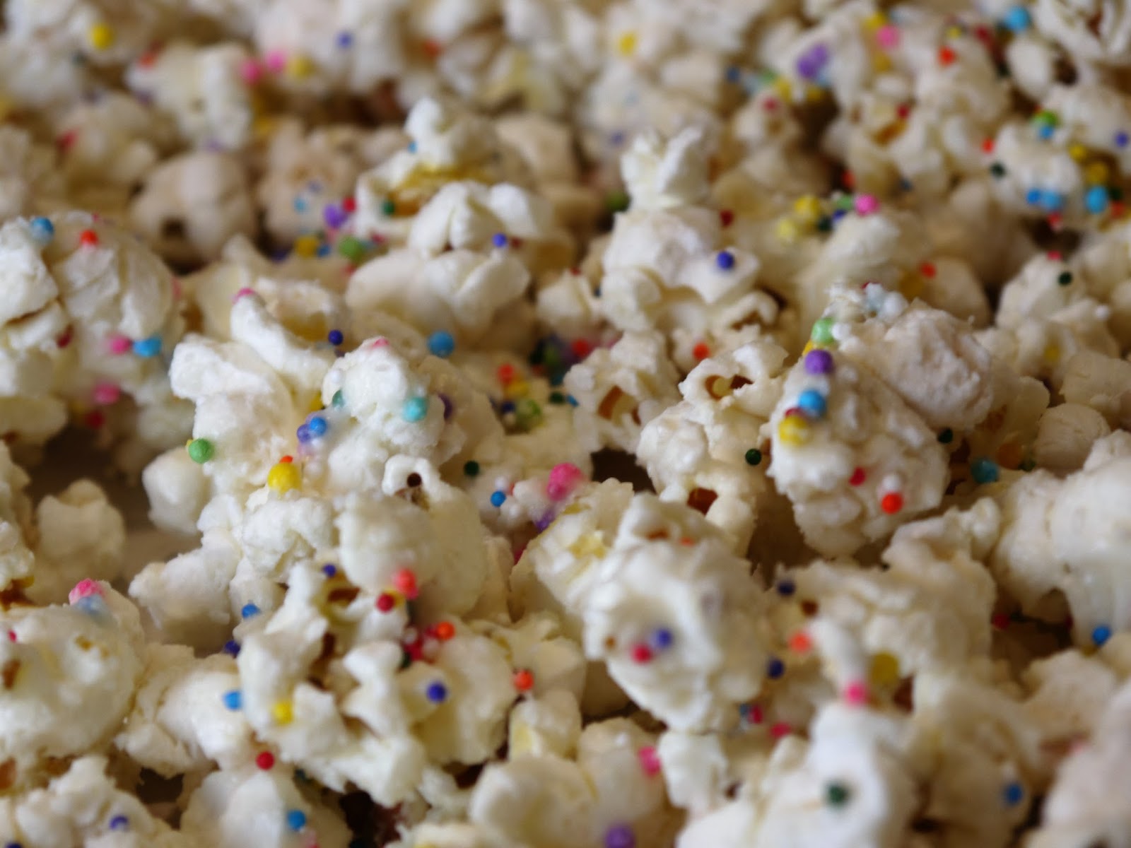 Clockwatching Tart: Birthday Cake Popcorn!