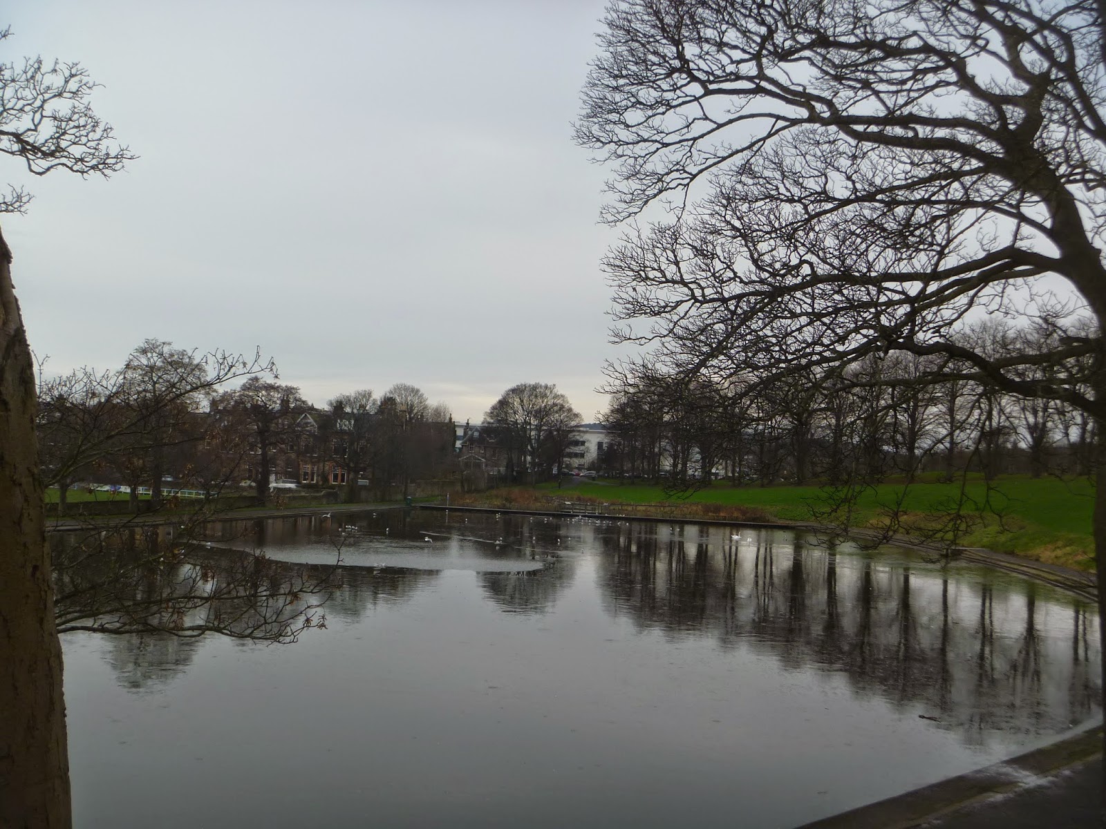 Crafty Green Poet: Two Edinburgh parks on a cold winter's day