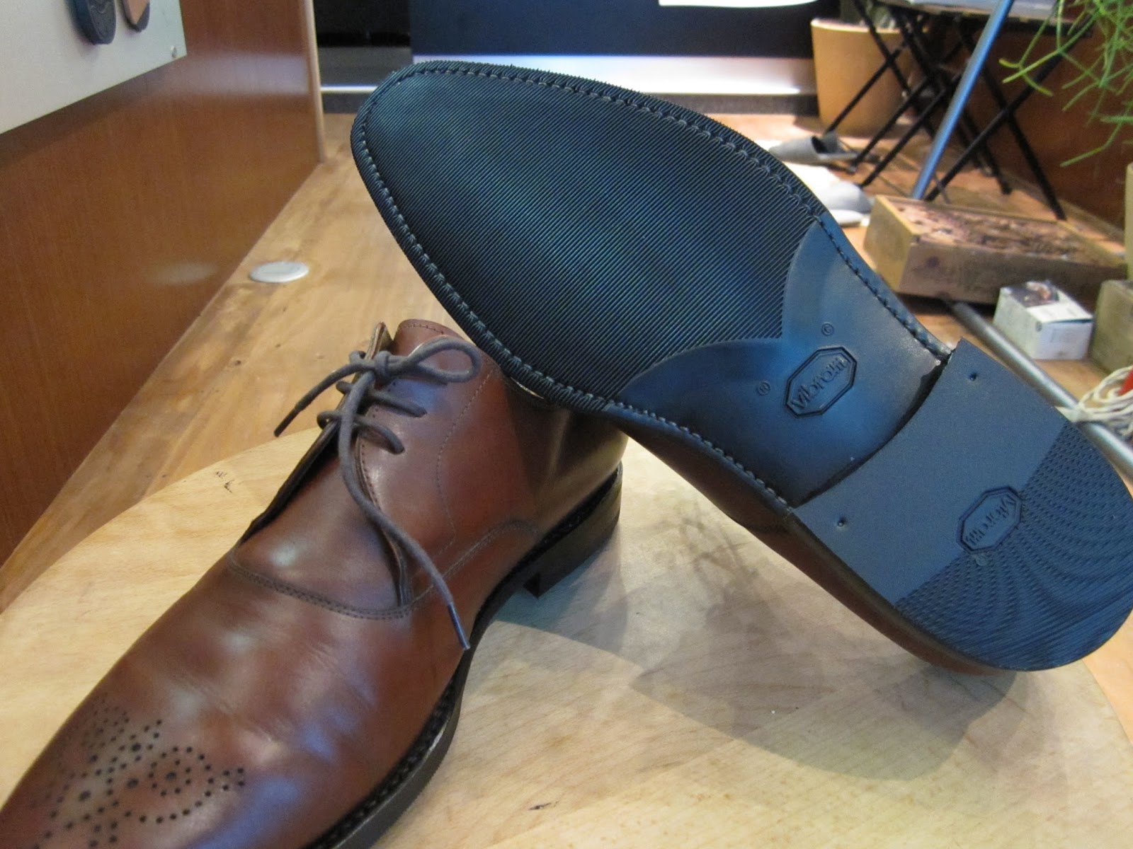 REVIVE SNAKE Shoes&Bag Repair: Vibram # 269 ソール交換♬