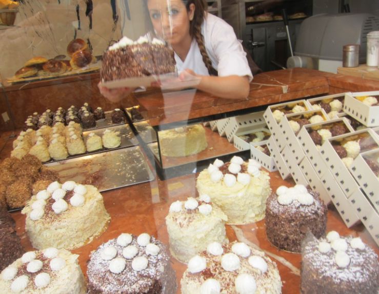 paris breakfasts: Aux Merveilles de Fred, Baba Pierre Herme