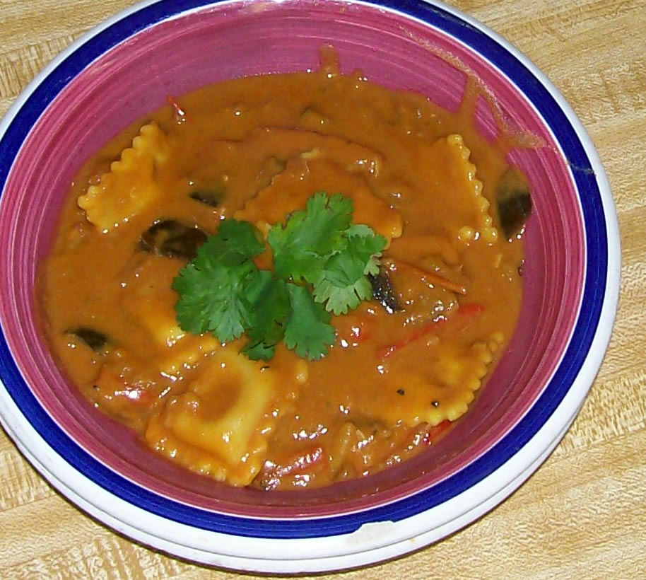 Glo's Kitchen: Butternut Squash Ravioli with Thai Peanut Sauce