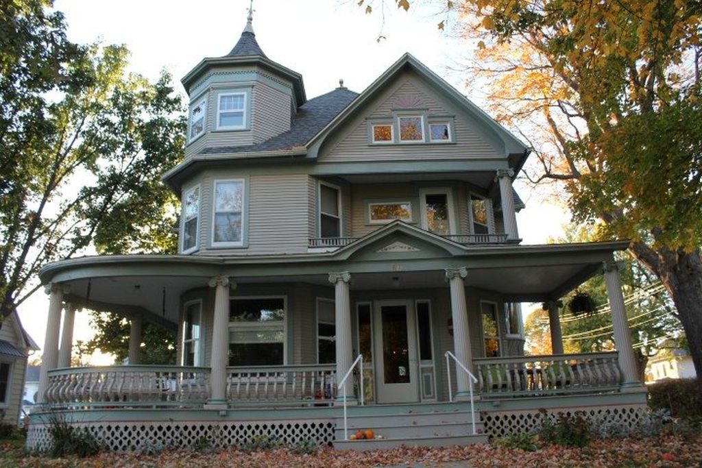 Sweet House Dreams: 1899 Queen Anne Victorian in Tipton, Iowa