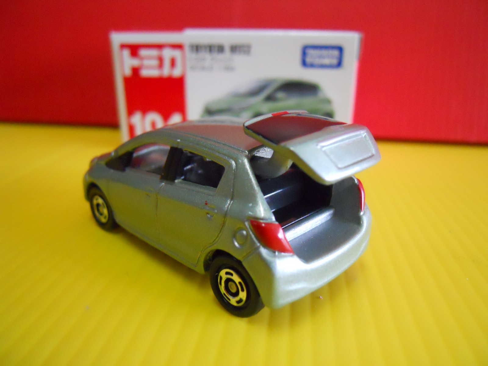 Dexters Diecasts (DexDC): Tomica #104 ~ Toyota Vitz (light green)