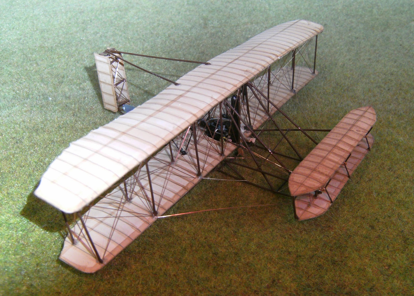 Happyscale-Modellbau: Wright Flyer - papermodel ( and wire ) 1:72