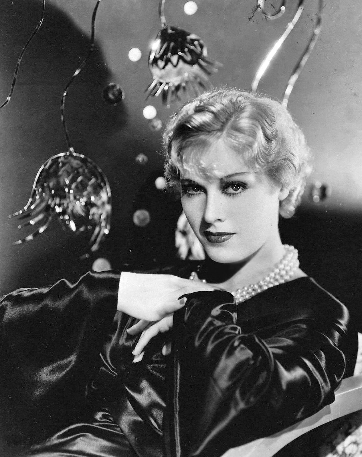 Slice of Cheesecake: Esther Ralston, pictorial