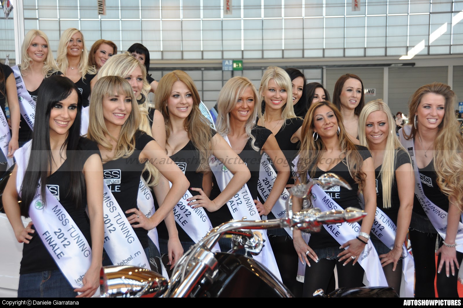 AUTOSHOWPICTURES: MISS TUNING 2012 KANDIDATINNEN