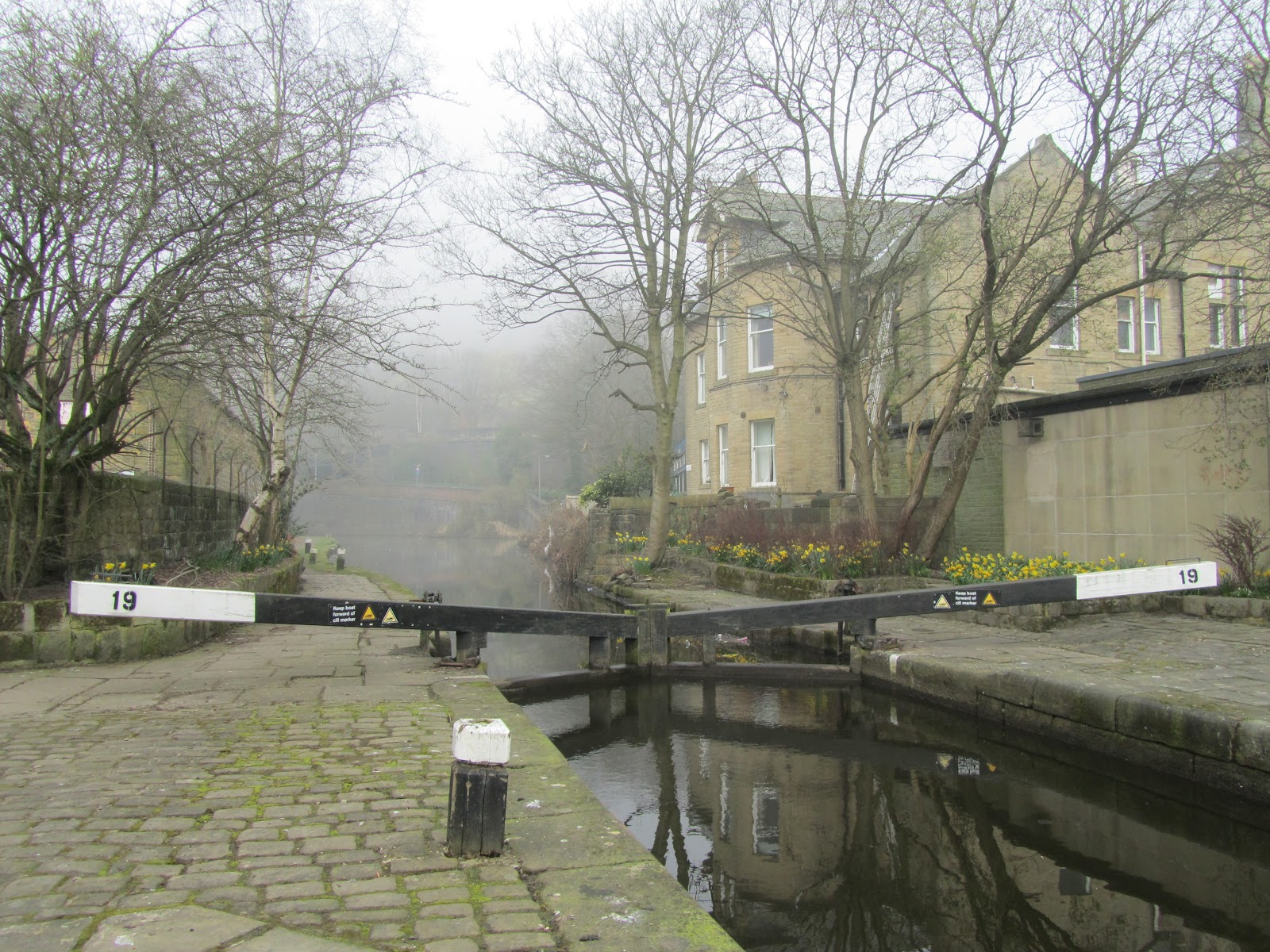 Little Sealed Packages: Tod walk 1 : Along the Rochdale Canal