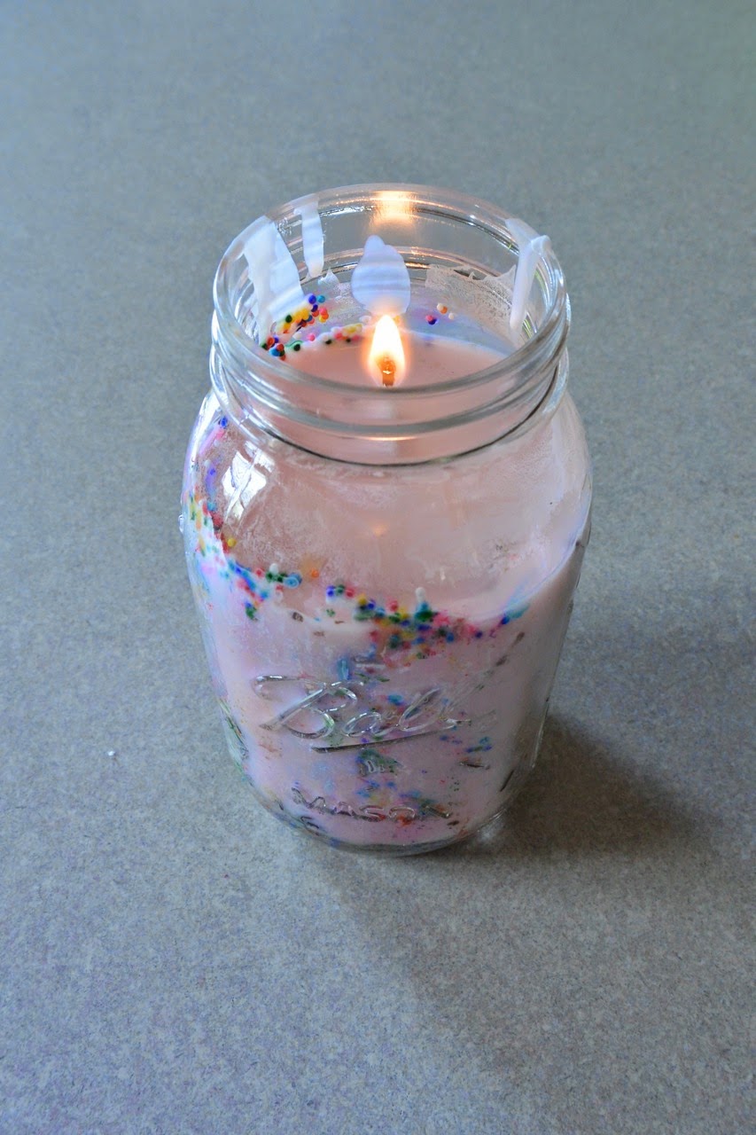 Mixin' Mom: Funfetti Candle in a Mason Jar DIY