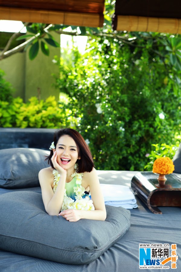 China Entertainment News: Qi Wei enjoying herself pool side