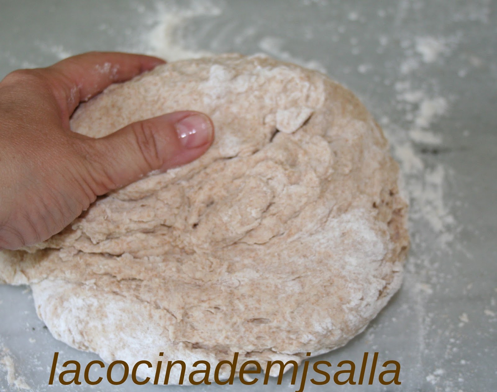 PAN REDONDO CON MEZCLA DE HARINA INTEGRAL