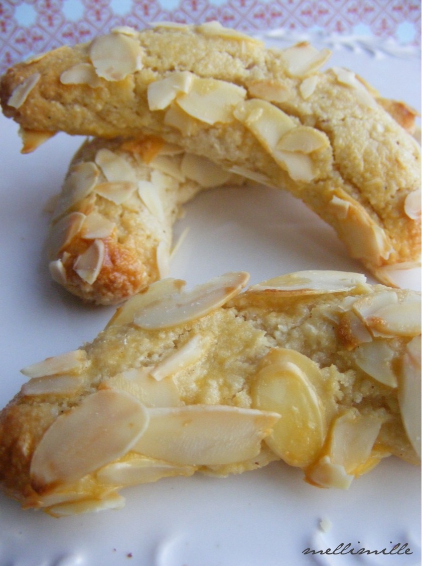 mellimille: Aus eins mach zwei : Pinienkugeln und Mandelhörnchen