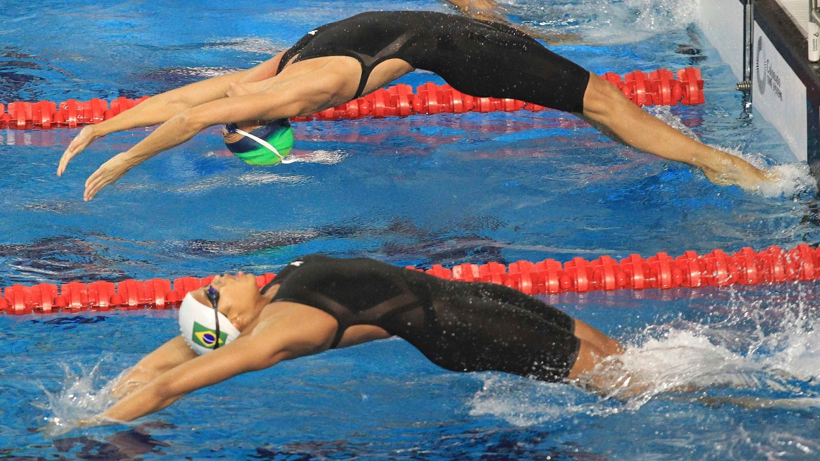 O dispositivo auxiliar de saída de costas - Natação do RN