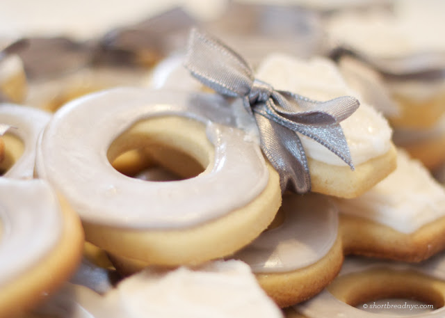 SHORTBREAD: Engagement Rings, Champagne & Strawberries