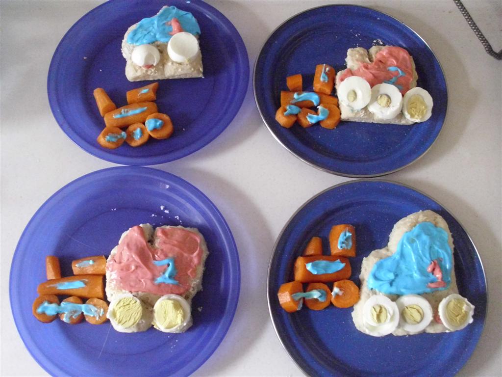 The Do-It-Yourself Mom: Train Themed Preschool Snacks