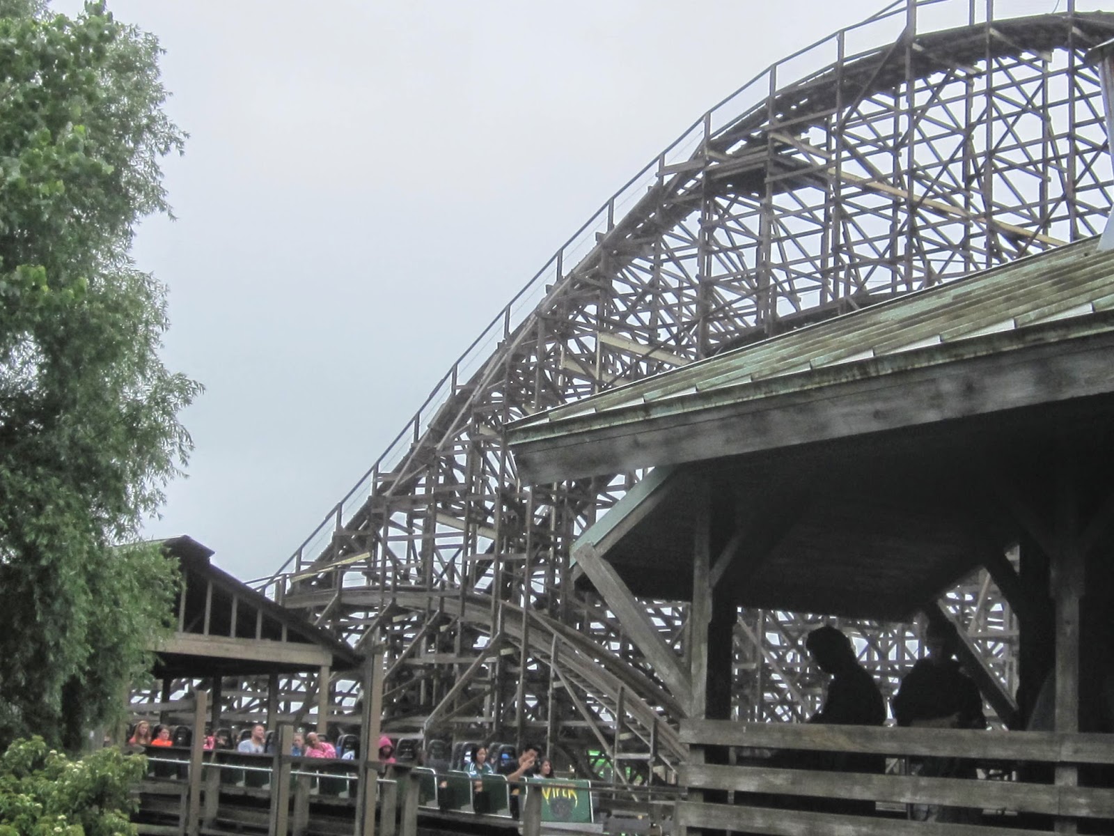 Bobbie's Roller Coaster And Theme Park Reviews: VIPER - SIX FLAGS GREAT ...