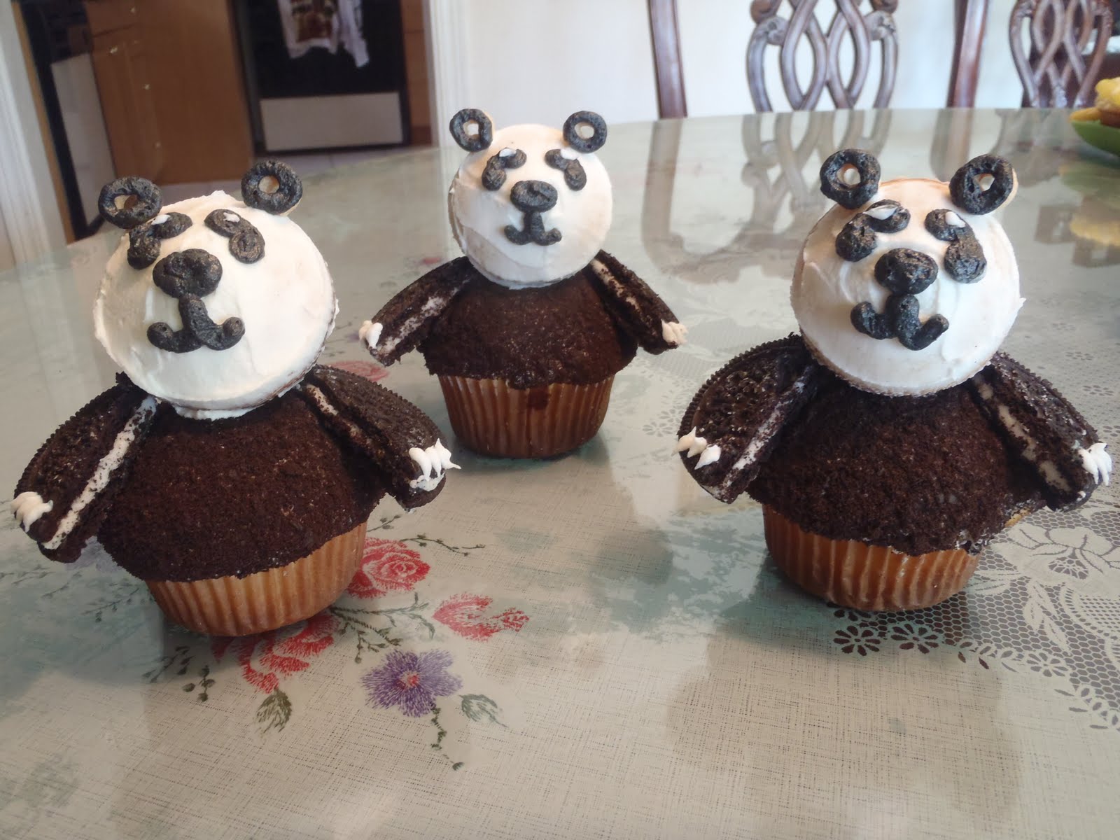 Love Dem Goodies: Panda Cupcakes