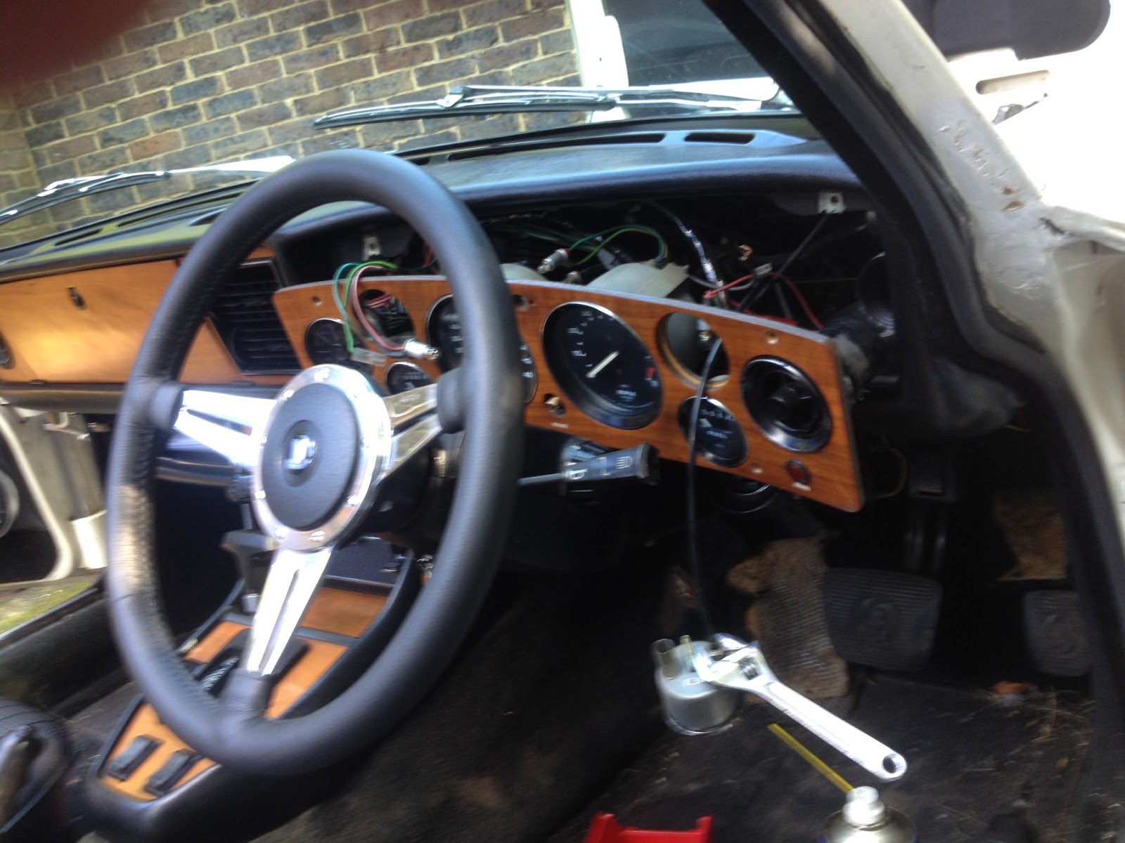 STELLA STAG MAKING A GOOD TRIUMPH STAG EVEN BETTER: DASHBOARD