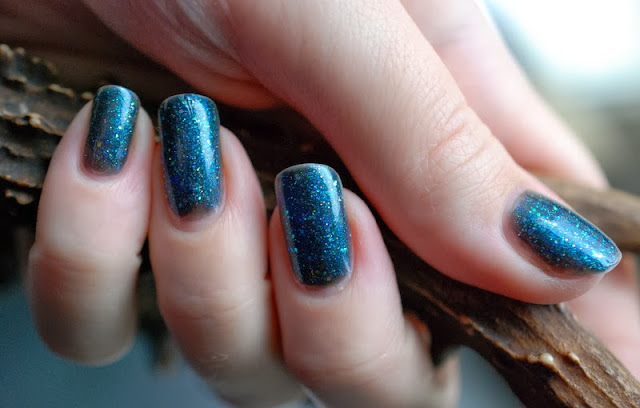 Bones And Lilies: Deep Sea Nails