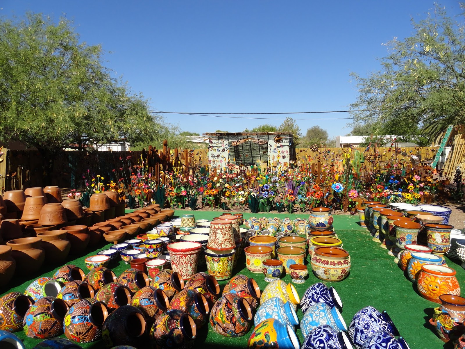 danger garden: Happy Adobe, a place for desert decoration