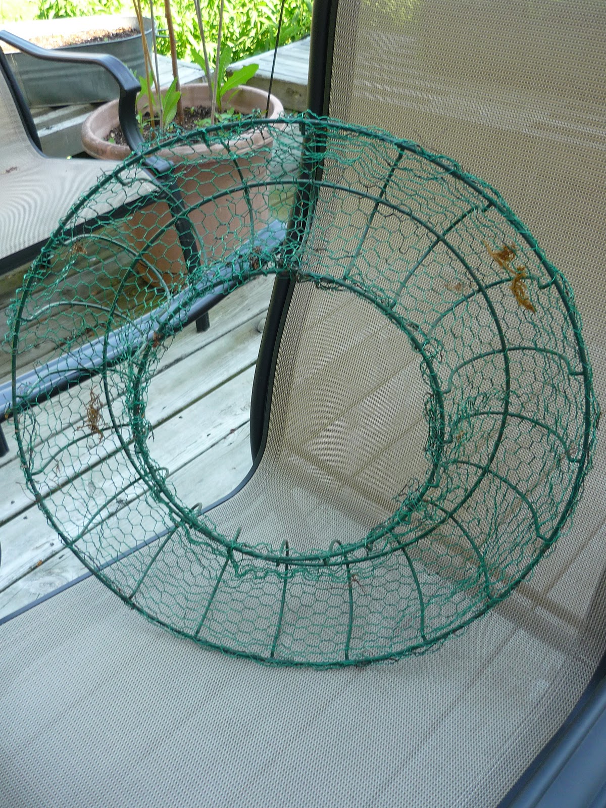 At Home in English Valley: How to Make a Living Wreath