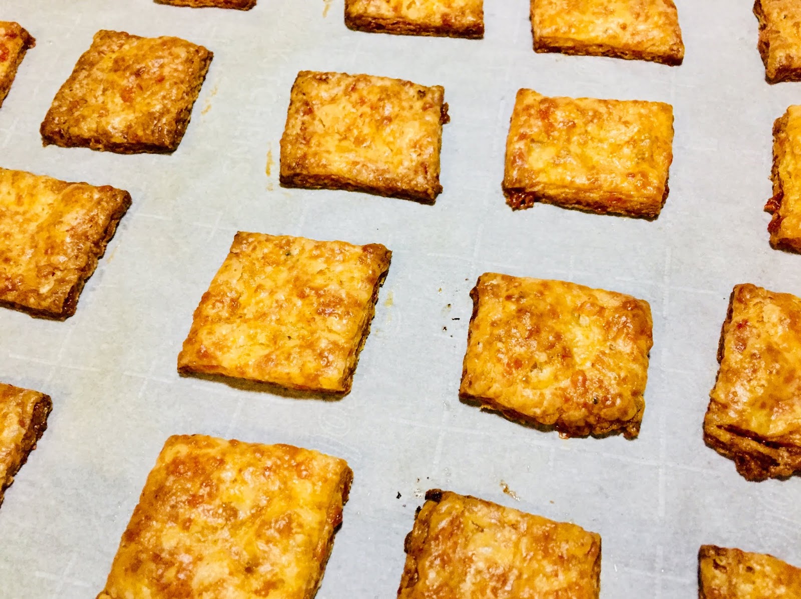 Extra Toasty Cheddar Cheese Crackers