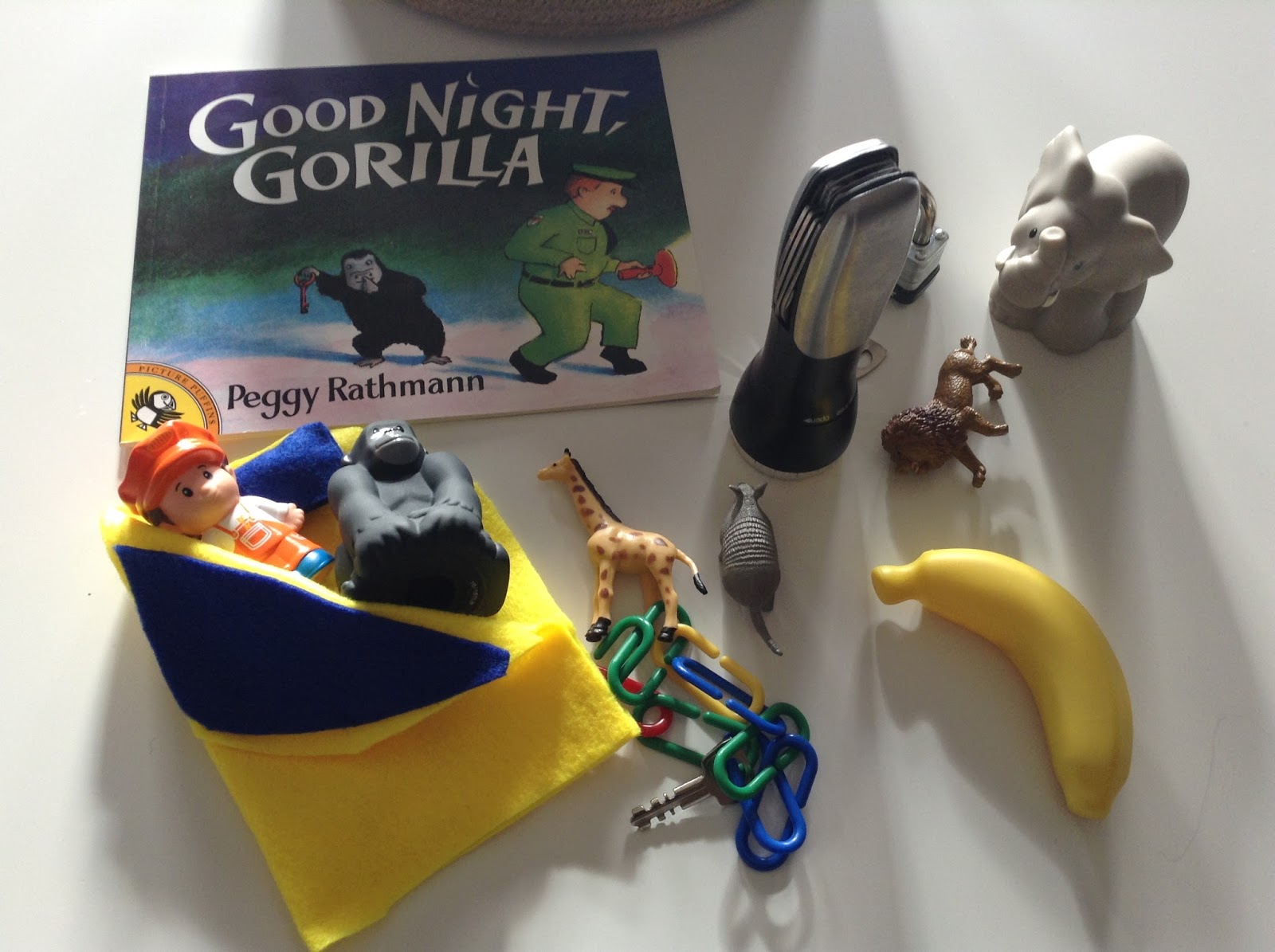 TeacherMomPlus3: Tot-School Good Night Gorilla Story Basket