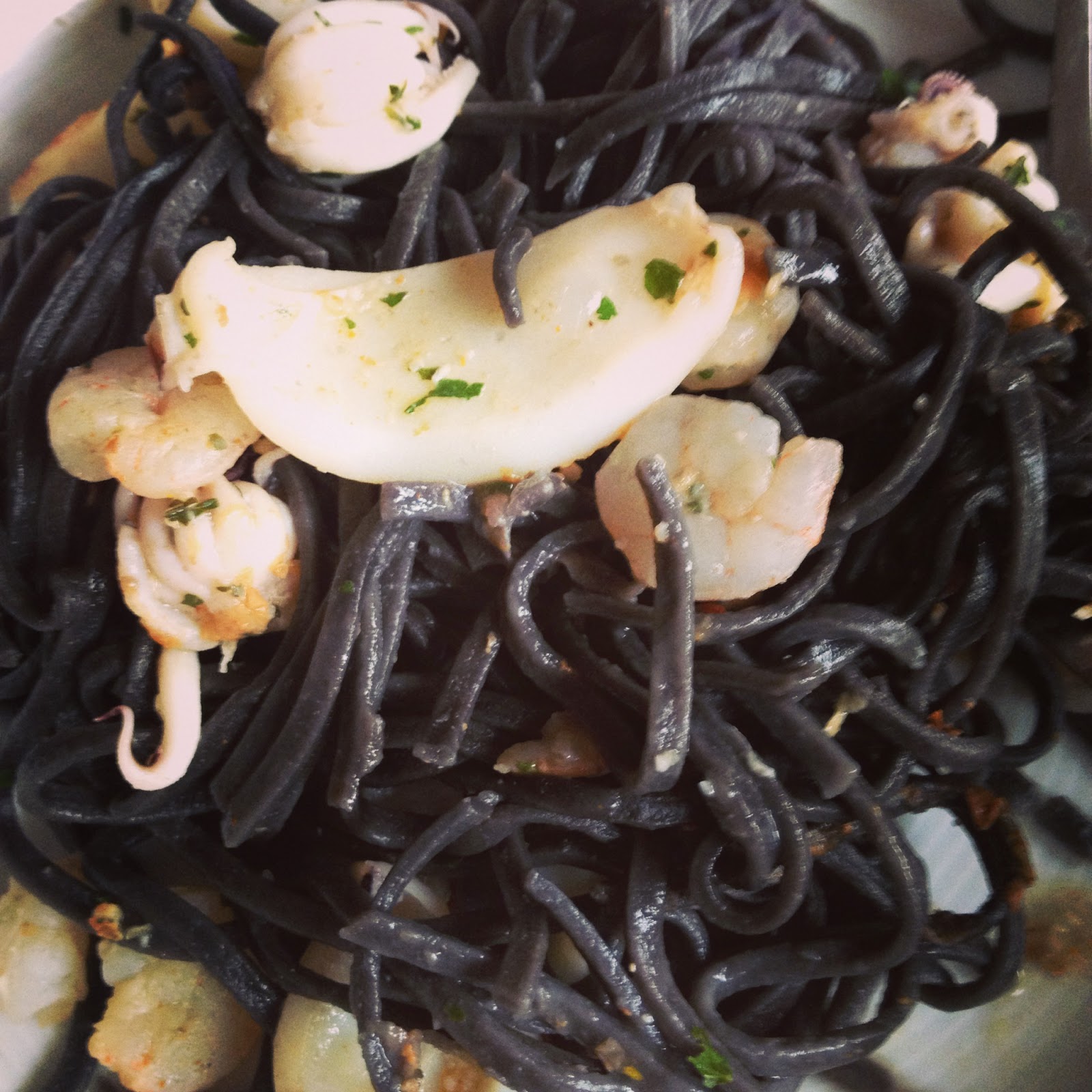 Come... y Cuenta: Recetillas Breves: Pasta Negra al ajillo con Sepia y ...