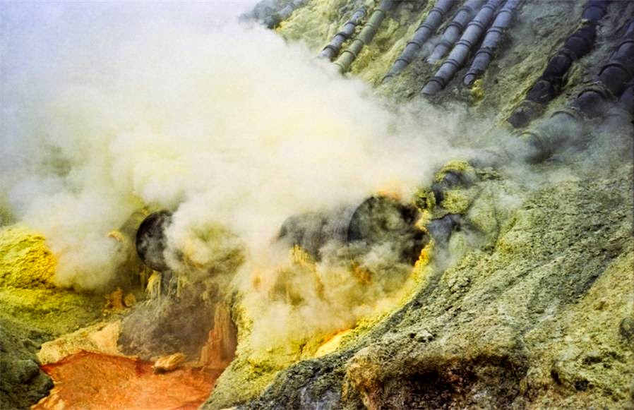 Ijen: The Volcanic Sulfur Mine of Indonesia's East Java ~ Kuriositas