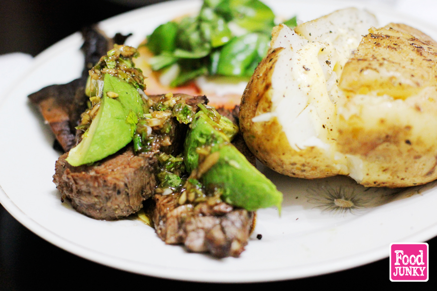 Food JUNKY: Lomito a la parrilla con culantro, limón, jengibre y aguacate