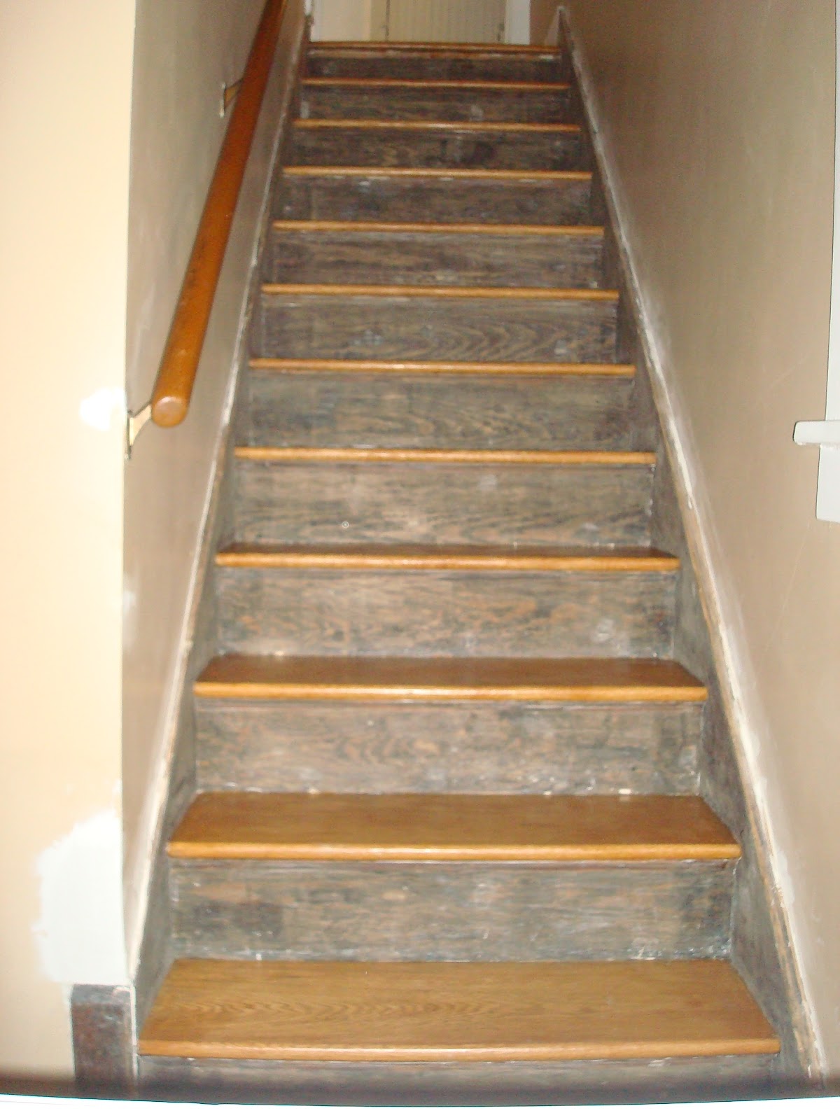 Mont d'Or Manor: 11/01/12: White stairs, finally