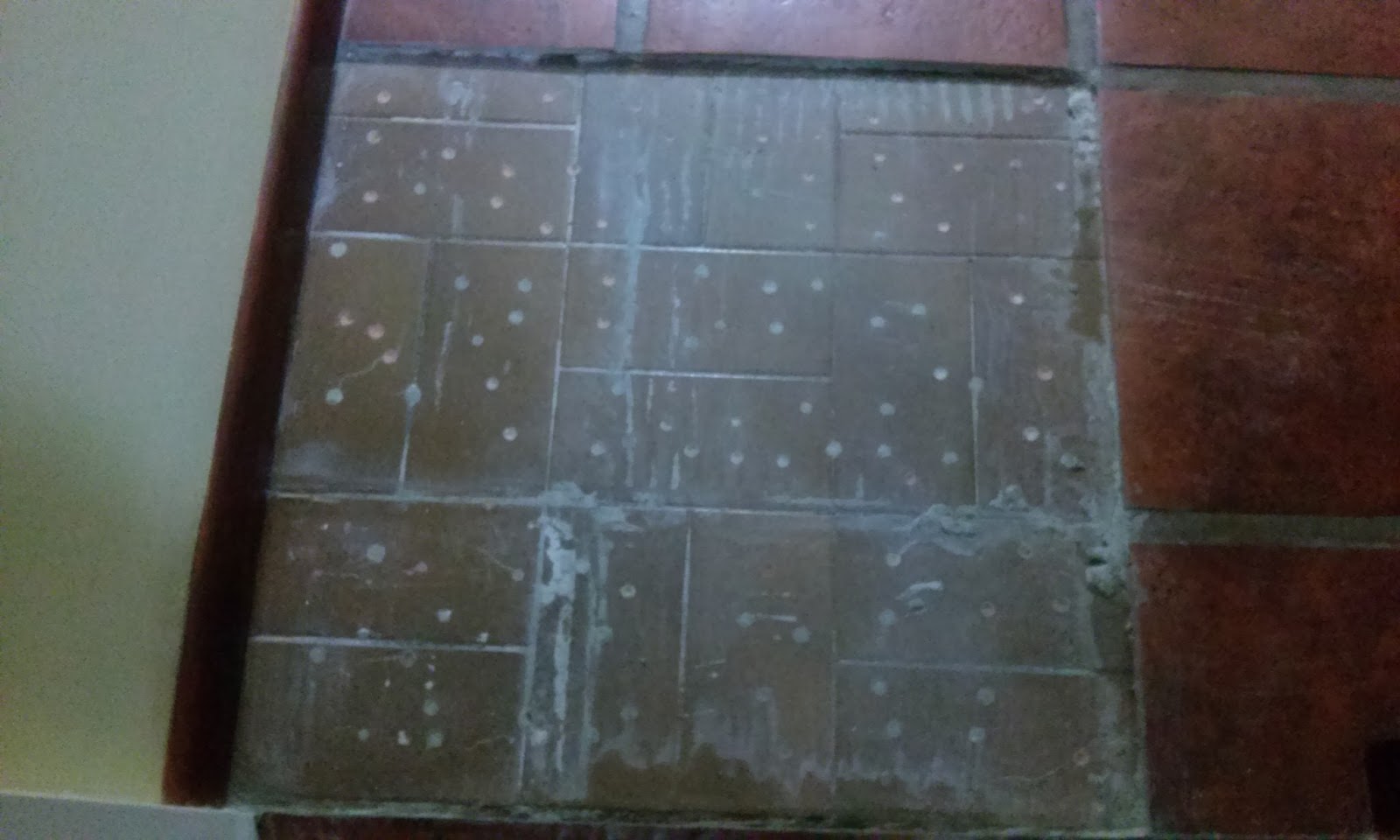 Tu Asesor en Cerámicos.: Un caso real de piso desprendido.