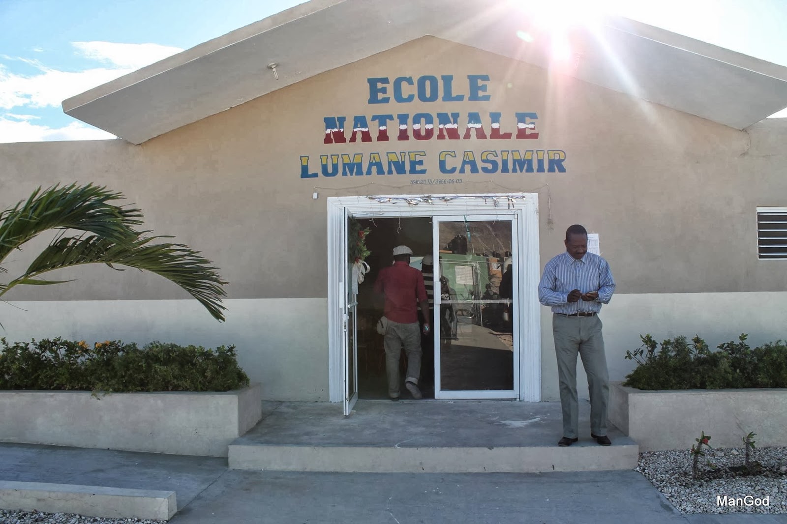 Radio Nationale D Haiti-Visite guidée des chantiers de la reconstruction(Village Lumane Casimir)