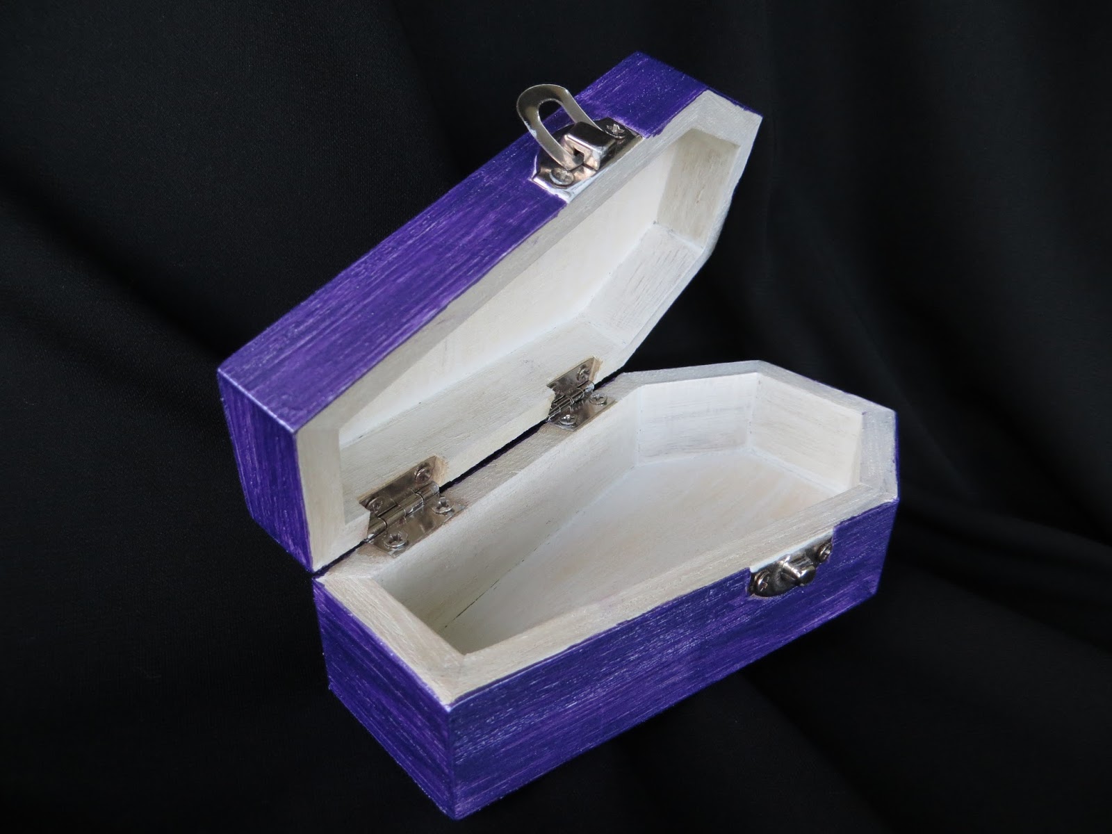 Justine's Halloween: My Mini Coffin Jewelry Box